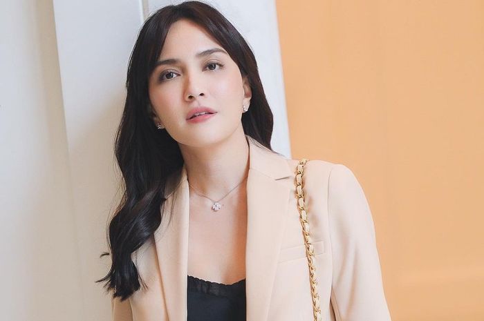 Janda Sultan! Ukuran Cuma Setelapak Tangan, Harga Tas Shandy Aulia di ...