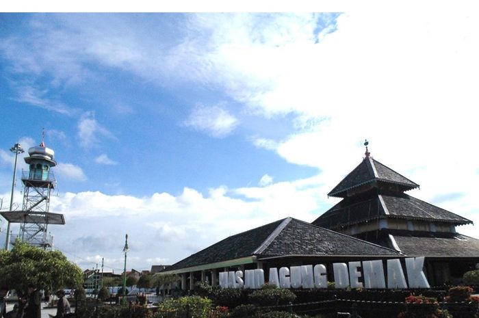 6 Peninggalan Sejarah di Indonesia yang Bercorak Islam dan Tempatnya ...