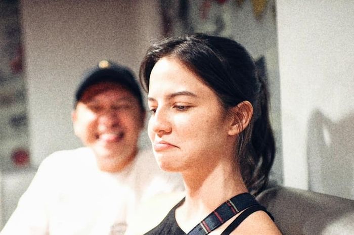 Gading Marten Unggah Foto Mesra dengan Sosok Cantik Ini, Pacar Baru?