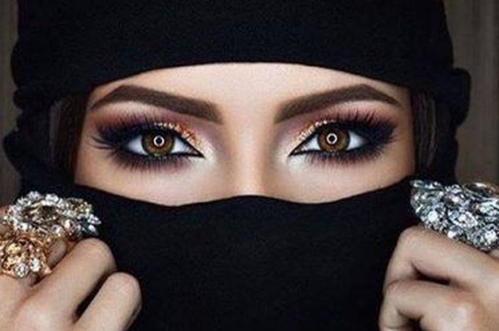 Rekomendasi Produk Makeup untuk Arabian Look yang Lagi Tren di TikTok ...