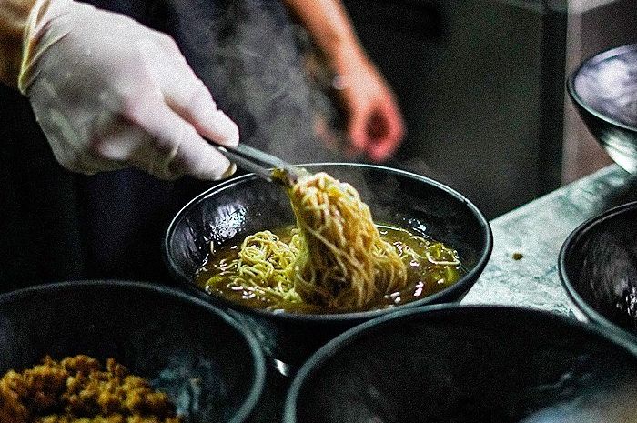 Review Raku Ramen Bar: Cobain Ramen Autentik Khas Jepang di ‘Kolong ...