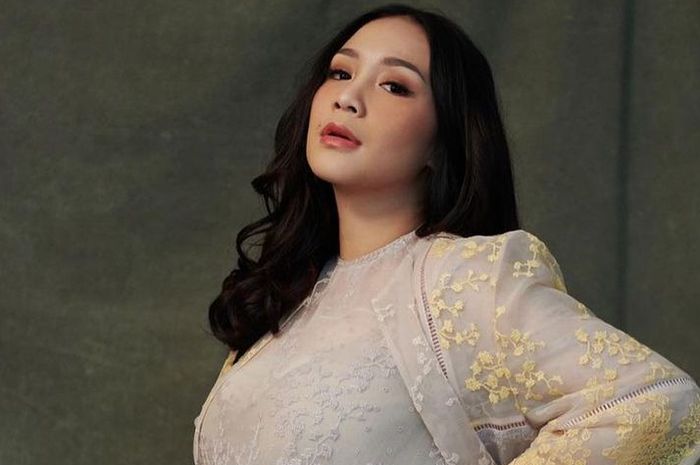 Disebut Mirip Baju Bapak-bapak, Lihat Kemeja Nagita Slavina yang Harganya Bikin Heboh hingga ...