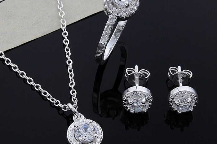 Kayak Baru Lagi! Ini Cara Mencuci Perhiasan Perak dengan Mudah - Stylo