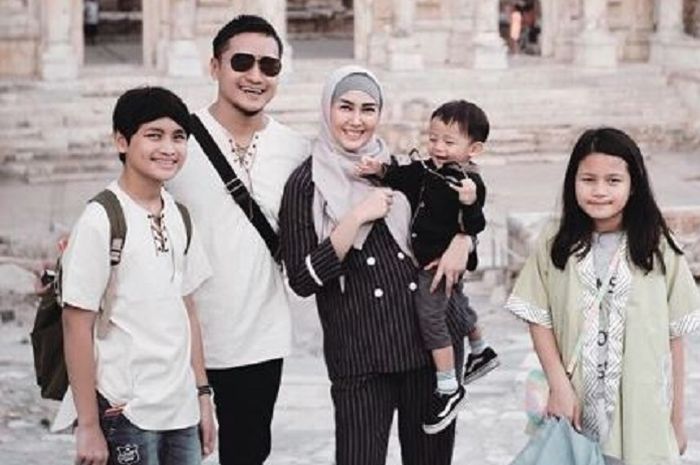 Lucunya Arie Untung ketika Menjelaskan Makna Rumah Tangga Menurutnya