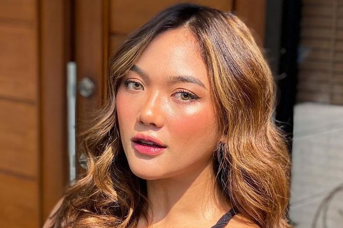 Bak Penyanyi Internasional, Intip Penampilan Seksi Marion Jola Pakai Baju Ketat Tanpa Lengan ...