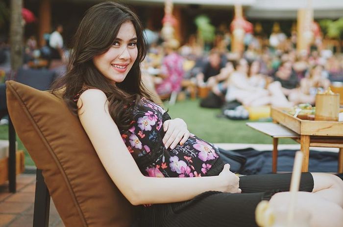 Pamer Perut Buncit Hamil 20 Minggu, Tampilan Syahnaz Sadiqah yang ...