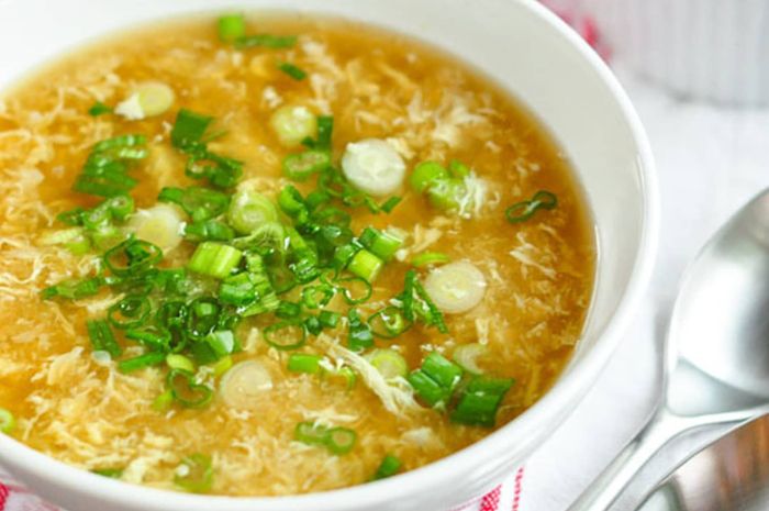 Musim Hujan Enaknya Makan Sup Telur Hangat, Cobain Resepnya! - CewekBanget