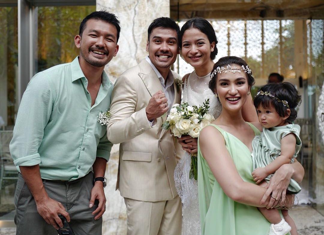 Pernikahan Atiqah Hasiholan Rio Dewanto
