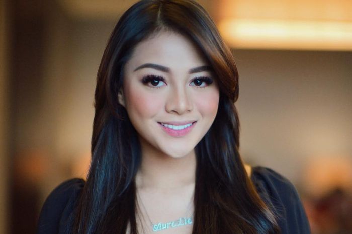 Kembali Ubah Warna Rambut, Tampilan Aurel Hermansyah Curi Perhatian!