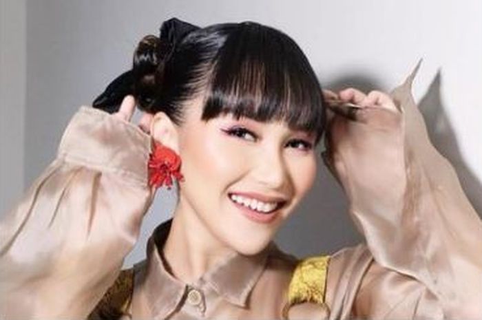 Geger! Pesona Ayu Ting Ting Bikin Bocah Viral Ini Berani Ngelamar Buat ... Geger! Pesona Ayu Ting Ting Bikin Bocah Viral Ini Berani Ngelamar Buat ...