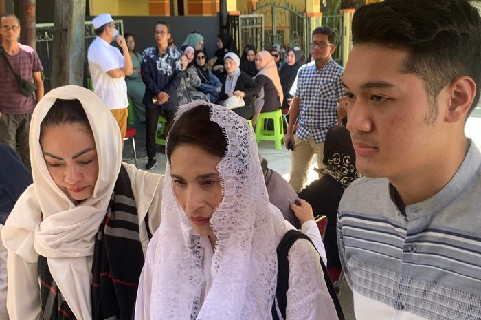 Jadi Pengganti Ayah, Almarhum Donny Kesuma Selalu Dampingi Adik-adiknya ...