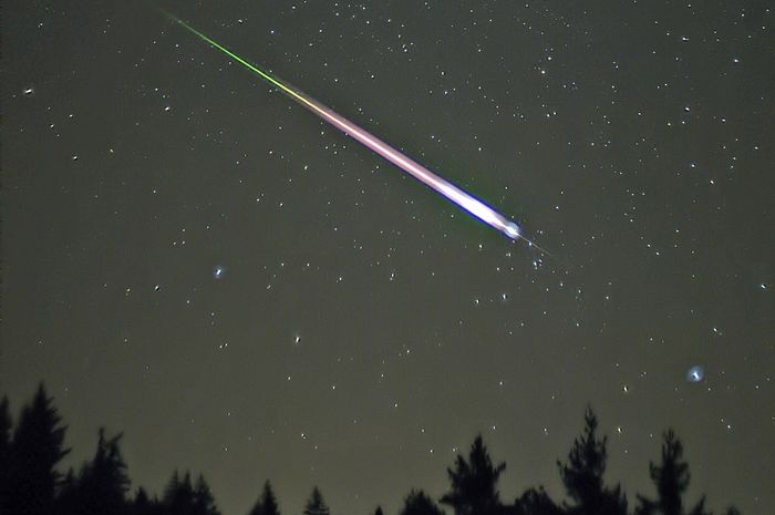 Apa yang Membuat Bintang Jatuh Bercahaya? Simak Ini Sebelum 'Berdoa ...