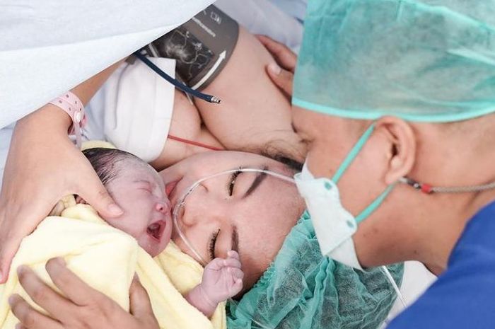 Arief Muhammad Kabarkan Kelahiran Anak Kedua, Namanya Penuh Arti - Nova Arief Muhammad Kabarkan Kelahiran Anak Kedua, Namanya Penuh Arti - Nova