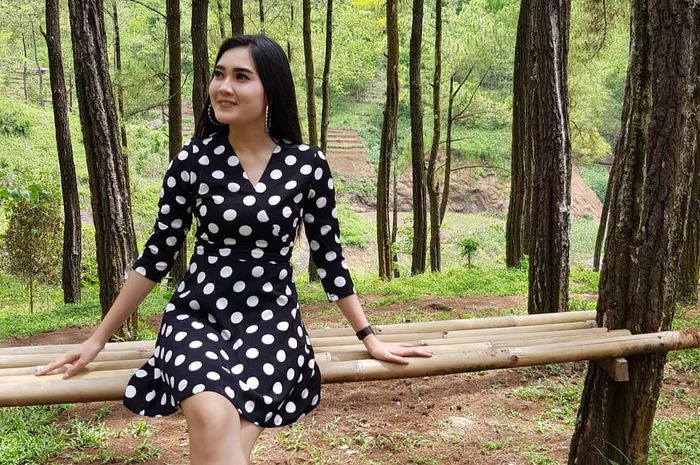 Unggah Foto Makam, Nella Kharisma Kabarkan Sang Ayah Meninggal Dunia - Hype Unggah Foto Makam, Nella Kharisma Kabarkan Sang Ayah Meninggal Dunia - Hype