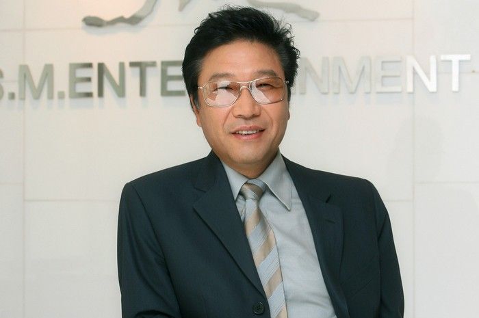 Lee Soo Man Jual Saham SM Entertainment ke HYBE, Auto Tuai Kecaman! - Stylo