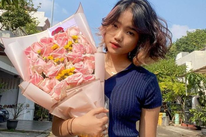 5 Seleb Ini Terima Bunga dari Pacar di Hari Valentine, Ada Fuji Juga ...