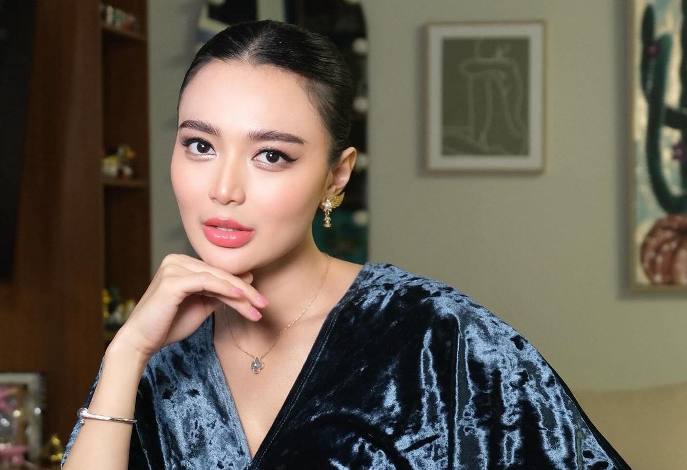 Aduhainya Wika Salim Kenakan Dress Ketat Pamer Lekuk Tubuh Curi Perhatian