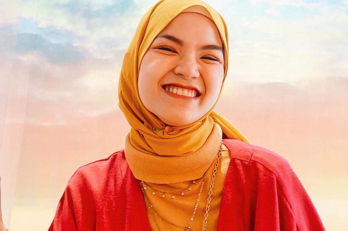 Inspirasi Pakai Outer Hijab ala Marsha Natika, Tetap Simpel dan Modis ...