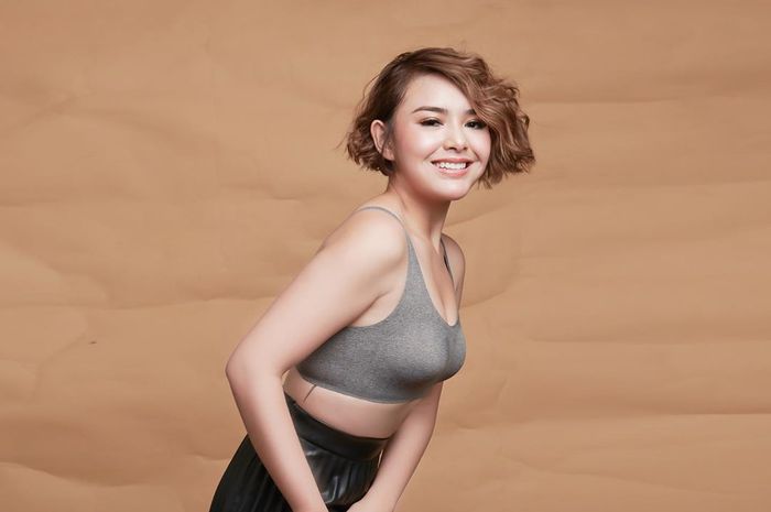 Disebut Mirip Yuni Shara, Intip Potret Penampilan Seksi Amanda Manopo Dalam Balutan Strapless ...