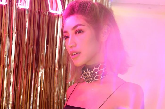 Jessica Iskandar Tampil Seksi Unggah Video Latihan Pole Dance Bareng ...