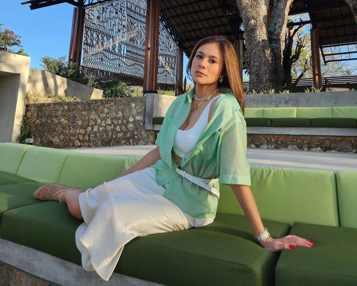 Bikin Nggak Fokus, Penampilan Hot Wulan Guritno saat Tanding Tenis Curi ...