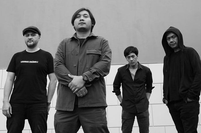 Band Tiket Akhirnya Rilis Ulang Single 'Hanya Kamu yang Bisa' Versi ...
