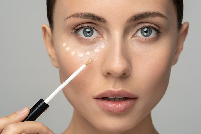 Tren Makeup 2024, 3 Concealer Bikin Wajah Flawless Tahan Lama - Stylo