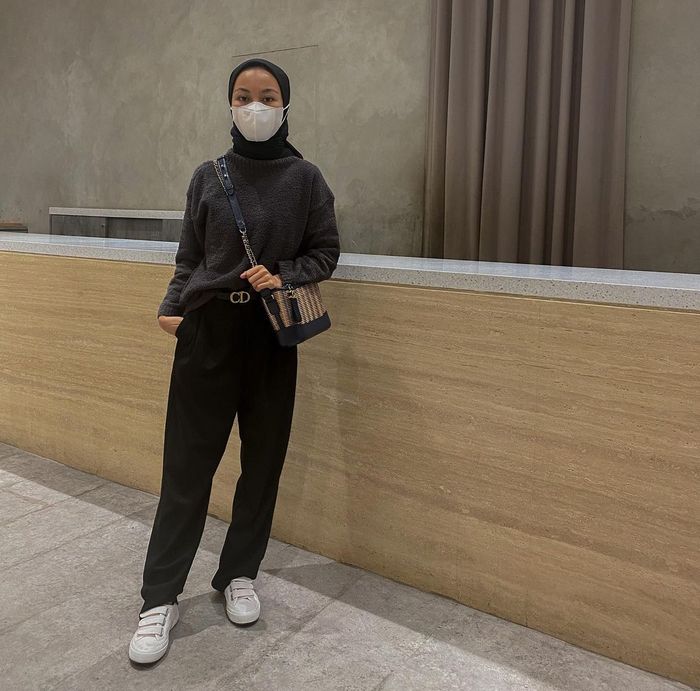 Ini Dia 3 Koleksi Style Tsana, Si Penulis Novel yang Aktif di Podcast ...