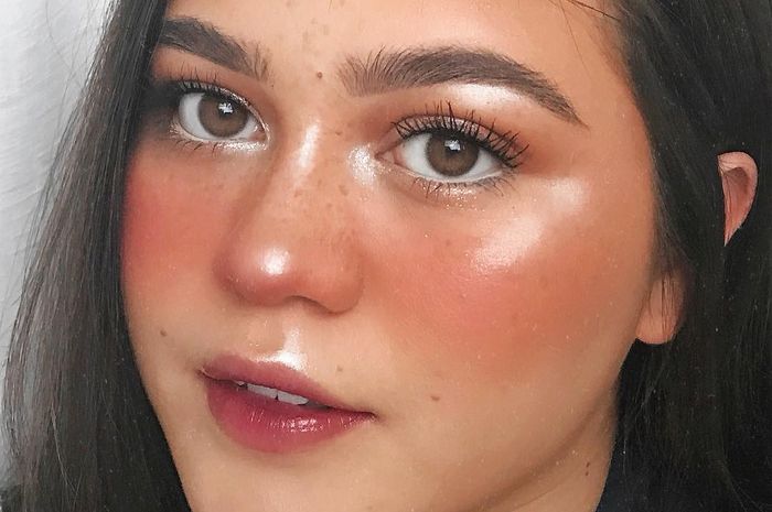 3 Rekomendasi Lipstik Lokal Warna Berry dengan Harga Terjangkau - Stylo