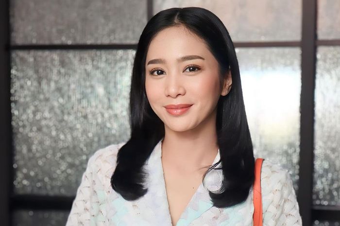 Cosplay Jadi ART, Bunga Zainal Tetap Pakai Bros Belasan Juta Saat Jemur ...