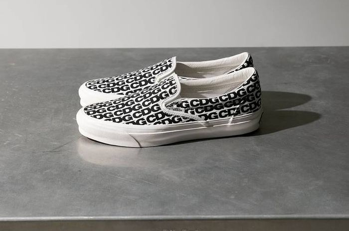COMME des GARCONS CDG x Vans Rilis Vault by Vans OG Classic Slip-On! - Hai