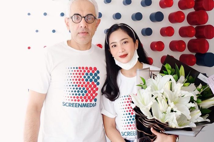 Dinikahi Duda Kaya Raya Umur 18 Lebih Tua, Intip Penampilan Rumahan ...