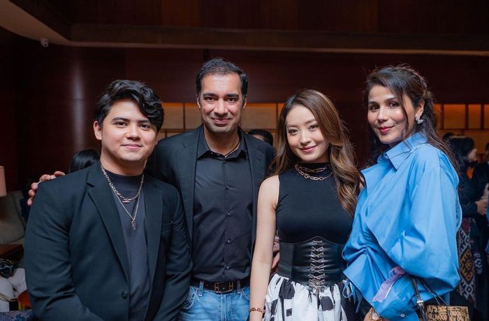 Main Film Bareng Aliando, Natasha Wilona Tampil Serba Hitam di Premier ...