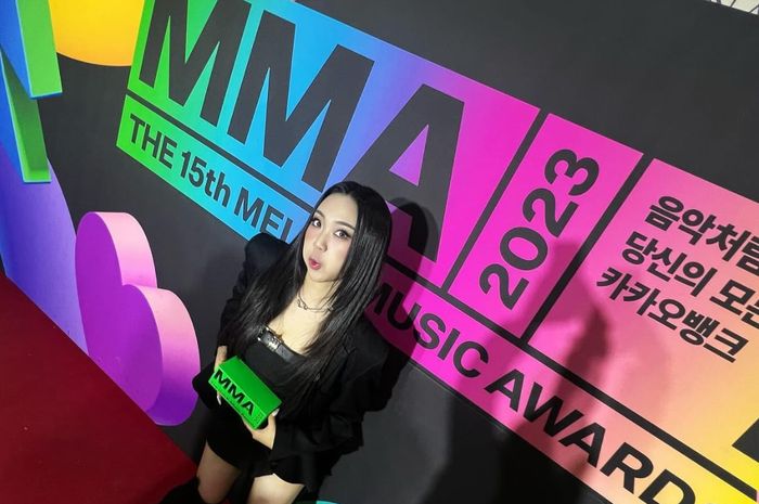 Tampil di Panggung MMA 2023, Lee Young Ji Tak Berani Tatap Mata Mark NCT, Aksi Lucunya Jadi Sorotan