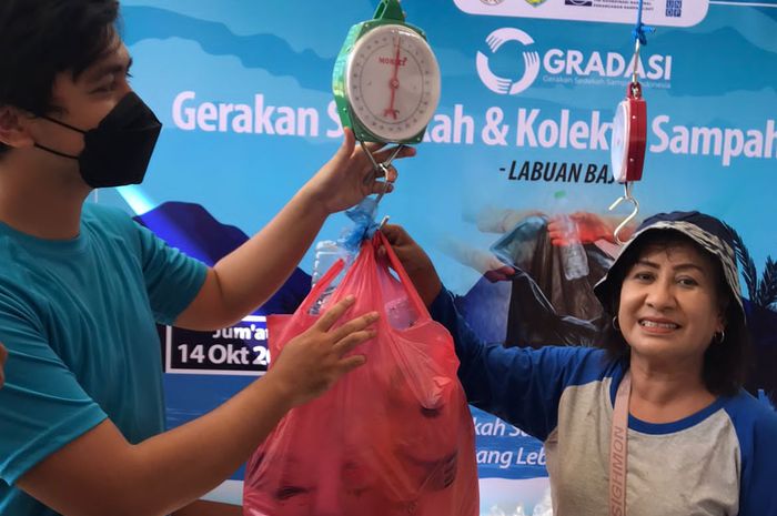 Kelola Sampah Plastik dengan Program Ini untuk Masyarakat, Apa Itu? - Parapuan