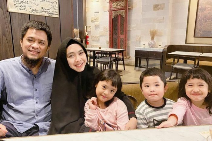 Manfaatkan Libur Lebaran, Oki Setiana Dewi Boyong Keluarga ke Uzbekistan