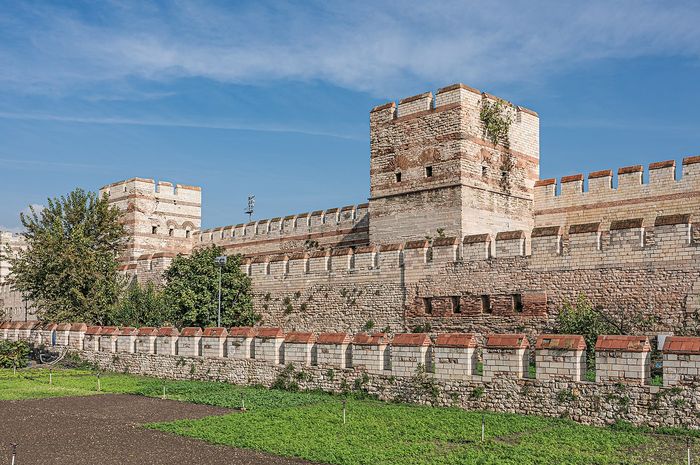 Peran Penting Tembok Theodosian di Masa Kekaisaran Bizantium - National ...