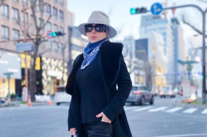 Mejeng di Jalanan Becek, Sepatu Syahrini yang Dipakai saat Hujan-hujan ...