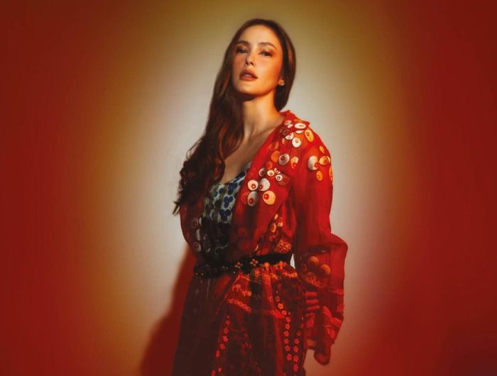 Chaty Sharon Tampil Memikat Kenakan Busana Tradisional Bali yang ...