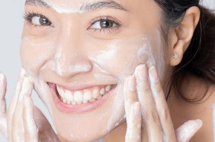 Sabun Cuci Muka Bisa Memutihkan Wajah? Ini Faktanya Wajib Tahu! - Stylo