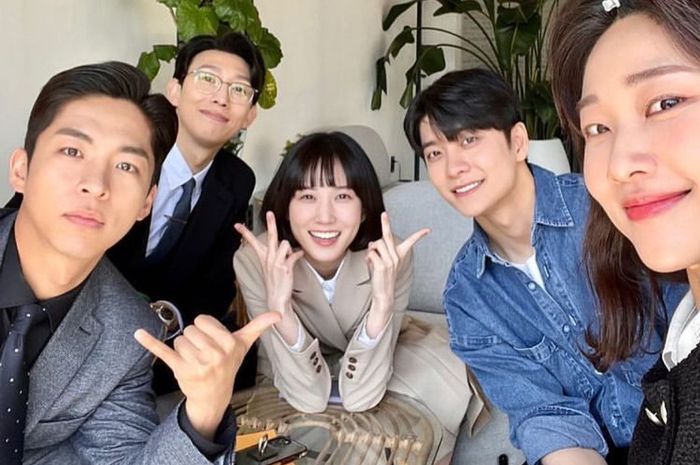 Hoki, Netizen Ketemu Pemain Extraordinary Attorney Woo di Bali ...