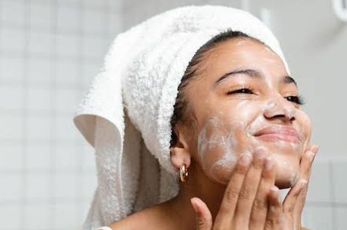 Cara Memilih Sabun Cuci Muka untuk Kulit Berjerawat, Jerawat Hilang ...