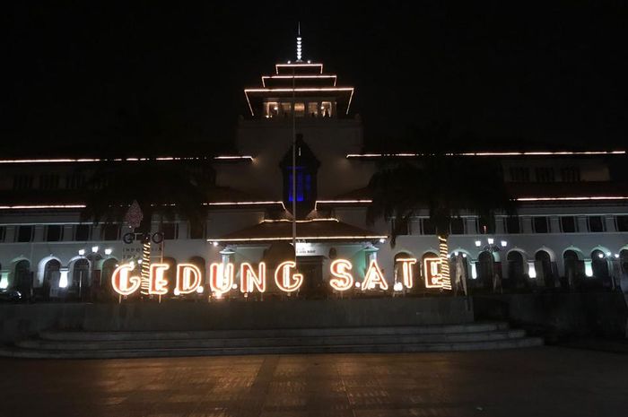 Kisah Gedung Sate, Tempat Bersejarah di Bandung yang Dibangun Hindia ...