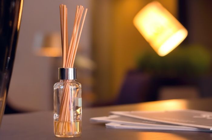 Ini 3 Perbandingan Lilin Aromaterapi dan Reed Diffuser, Pilih Mana ...