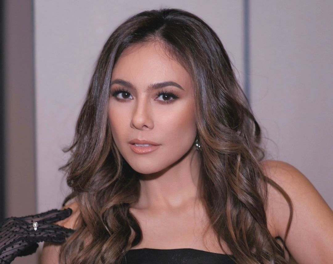 Tante-tante Rasa Kembang Perawan, Wulan Guritno Curi Perhatian Pakai Atasan Tanpa Lengan