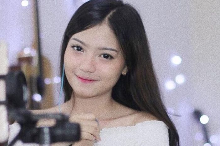 Mengenal Maria Eka, Dijodohkan dengan Ariel NOAH Hingga Bersahabat ... Mengenal Maria Eka, Dijodohkan dengan Ariel NOAH Hingga Bersahabat ...