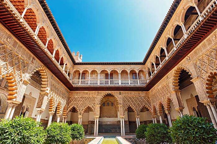 Alcazar: Istana Kuno yang Megah di Sevilla, Sejarah Islam di Andalusia ...