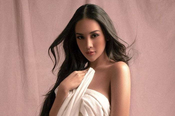 Seksinya Kebangetan, Intip Tampilan Aduhai Anya Geraldine Pakai Bikini Floral, Tato di Bawah ...