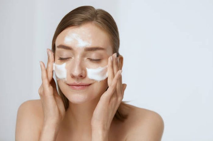 3 Sabun Cuci Muka Terbaik untuk Lebaran 2024 Bikin Wajah Glowing Cerah ...