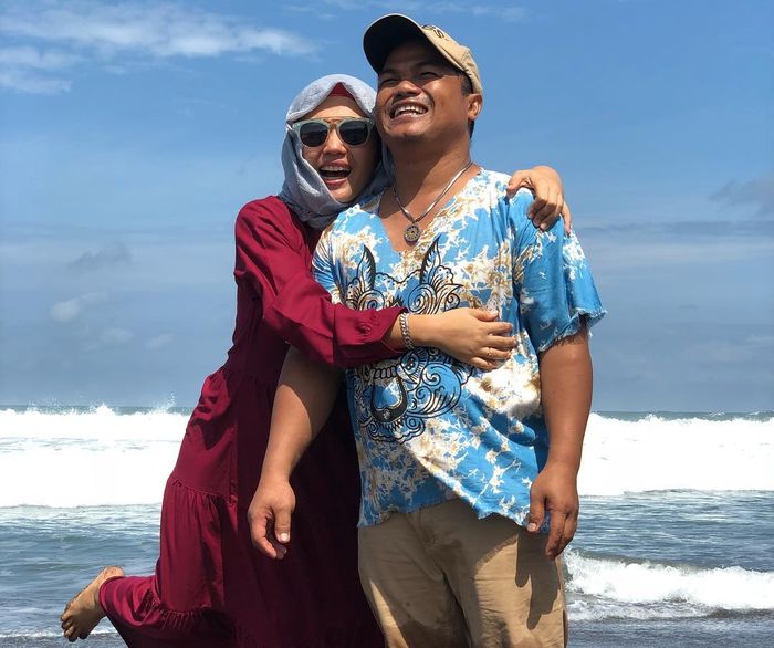 Dulu Dicibir, Ternyata Kehidupan Asisten Artis Terkenal ini Makin Kaya ...